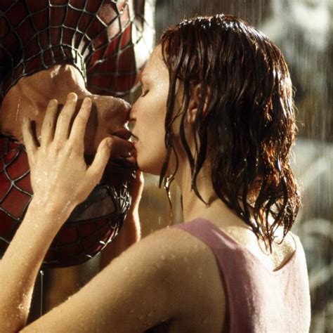 When To Kiss Your Date So You Don T Screw Things Up Sex Dating