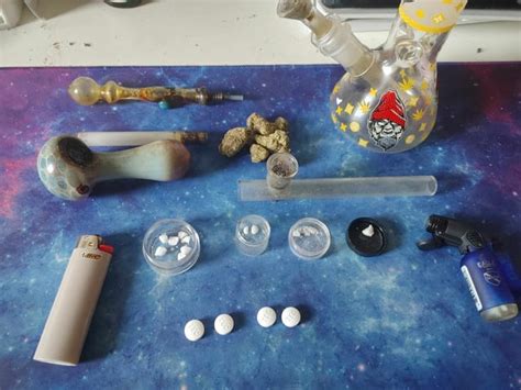 Strange Rocks R Cracksmokers