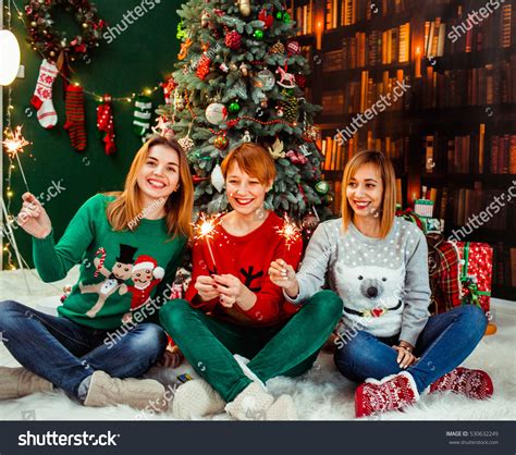 Three Happy Beautiful Sisters Sitting Near库存照片530632249 Shutterstock