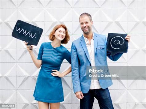 커플입니다 Stt Speech 비눗방울 25 29세에 대한 스톡 사진 및 기타 이미지 25 29세 2명 30 34세 Istock