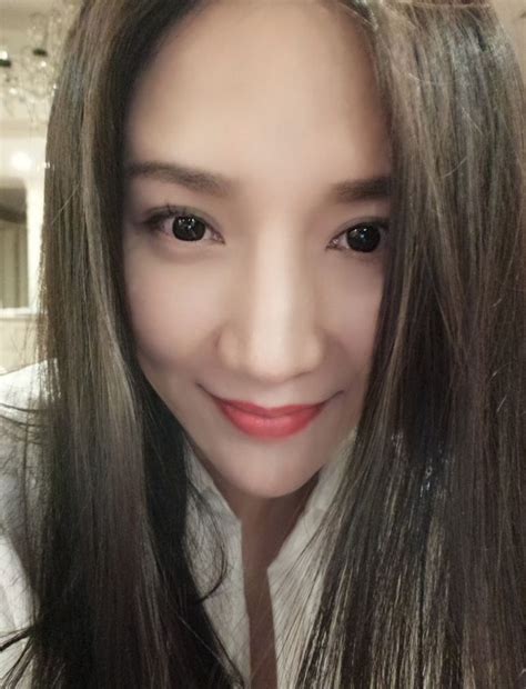 小包总带儿女录爸爸去哪儿，老婆意外被挖出从清纯少女整成了网红脸王黎雯杨烁老婆新浪新闻