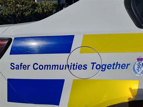 시속 200km 오토바이 경찰차 피하려다 경찰관 부상입혀