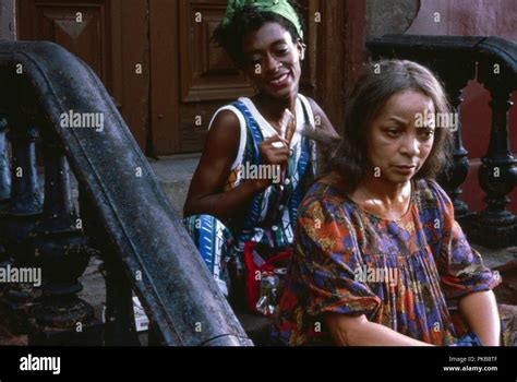 Do The Right Thing Year USA Director Spike Lee Joie Lee Ruby Dee Stock Photo Alamy