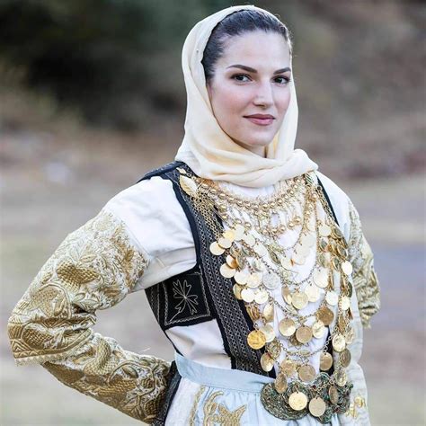 ΚΡΉΤΗ ΜΟΥ ΌΜΟΡΦΟ ΝΗΣΊ Χρόνια Πολλά σε όλες τις γυναίκες του κόσμου