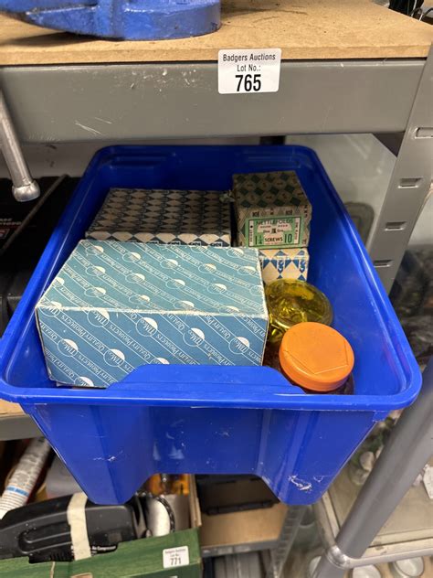 Box Of Assorted Screws Badgers Auctions On Site And Online Auctions In High Wycombe