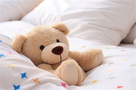 하얀 침대 위에 쉬고 있는 테디베어 인형 감성 겨울 계절 배경 일러스트 및 사진 무료 다운로드 Pngtree