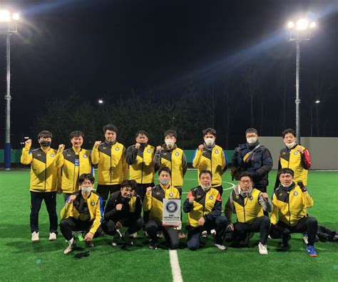 스토리 오브 스포츠패션 스스패 역시 나인티플러스입니다 ~ 모든 회원들이 이쁘다고 만족해하더군요 이쁘게 잘 입겠습니다 농어촌공사 본사축구회 패딩베스트 후기입니다