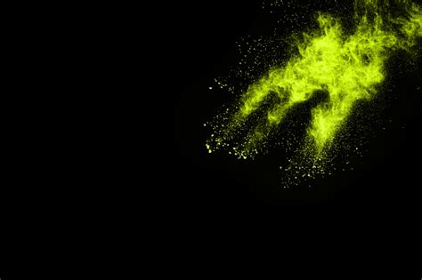 검은 배경에 녹색 냉동 추상 먼지 폭발의 움직임 검은 배경에 녹색 가루의 움직임을 중지 합니다 폭발성 분말 검은 배경에 녹색입니다 0명에 대한 스톡 사진 및 기타 이미지