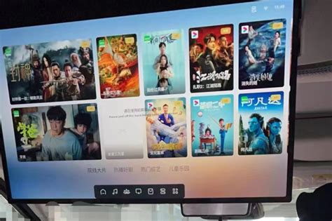 小鹏x9的内饰采用了与小鹏g6相同的最新家族化设计风格结合此前曝易车