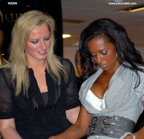Mel B And Friend Scrolller