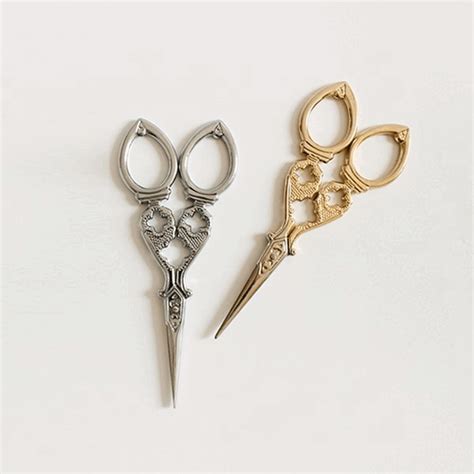 프렌치 엔틱 빈티지 가위 2type 골드 예쁜 재단 쪽 프랑스자수 미니 손 실 바느질가위 에이블리