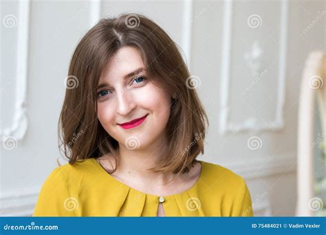 Fille Chaude Dans La Robe De Citron Image Stock Image Du Saison Bulgare 75484021