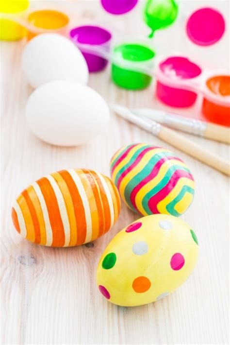 Боядисване на яйца с акрилни бои За Жената