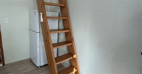 원래 엄청 위험한 복층 계단이였는데 제가 원하는 디자인 맞춤으로 계단을 제작해주셨어요 완전 세심하고 꼼꼼하게 봐주셨고 가격도 합리적이게 해주셨어요 너무 완벽하게 해주시는