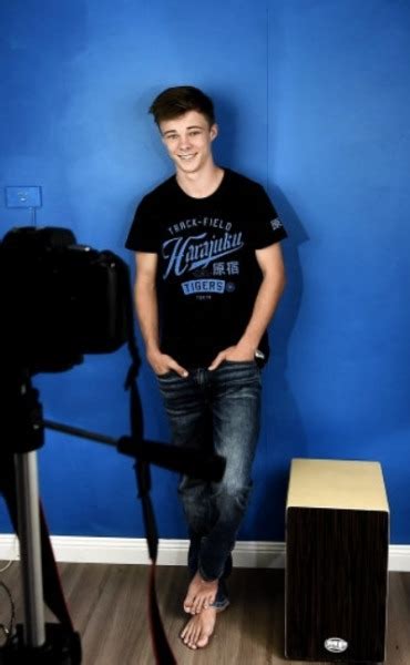 Nicholas Hamilton Tumbex