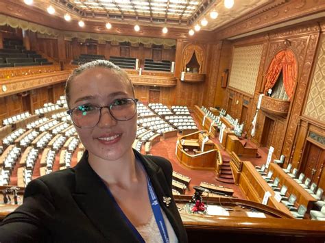 Б Баярмаа Монголд яг ийм сургалтын танхим парламентын музей байдаг болоосой гэж бодсон