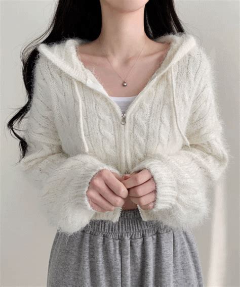 [꾸안꾸🤍 여리여리~] 앨리스 솔잎 앙고라 꽈배기 니트 투웨이 후드집업 에이블리