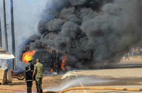 Explosión De Camión Cisterna En Uganda Deja Al Menos 11 Muertos La