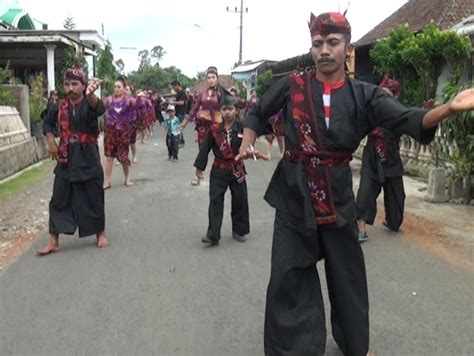 Tari Sanduk Gunungsari Batu
