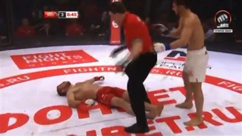 Mma Noqueó Al Campeón Con Una Terrible Patada Y Lo Socorrió