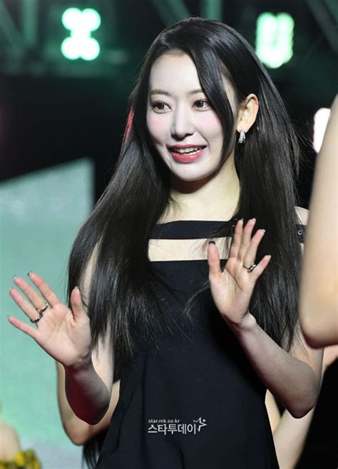 [포토]사쿠라 러블리한 손인사 스타투데이