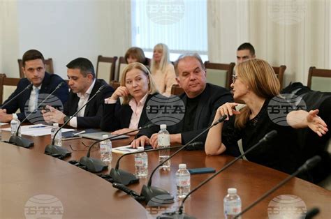 Конституционната комисия заседава по предложенията за промени в Конституцията Утро