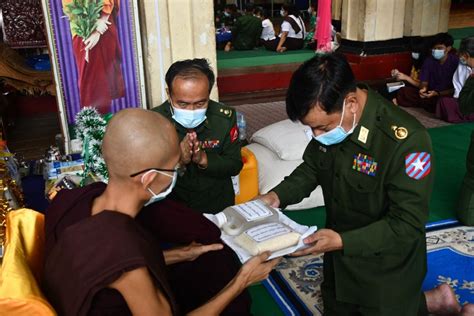 တပ်မတော် ကြည်း၊ ရေ၊ လေ မိသားစုများနှင့် စေတနာရှင်ပြည်သူများက ဆွမ်း ဆန