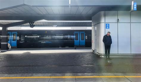 Southeastern Metro Class 376 Turn Blue Murky Depths