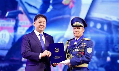 Дэслэгч Д Ганзориг “Онцгой байдлын албаны анхны сайдын нэрэмжит шагнал” хүртлээ