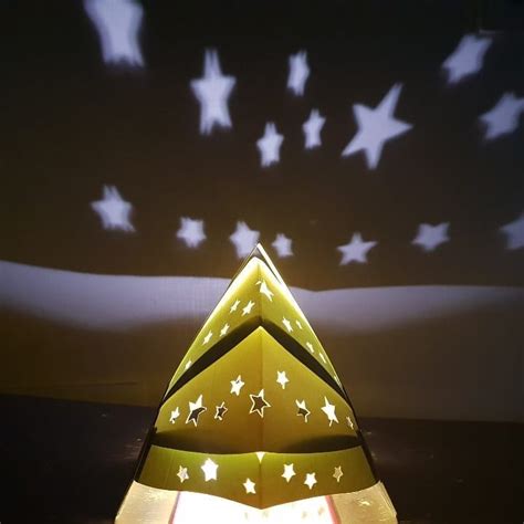 책친구 키즈올 캄캄한 어둠 속에서 촛불을 켜요 촛불을 들고 가면 무엇을 만날 수 있을까요 어둠