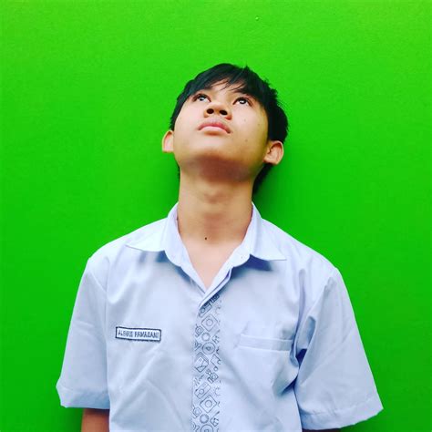 Punya Temen Sotoy Memang Ngeselintapi Punya Temen Yang Telalu Polos