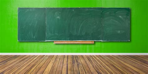 빈 녹색 칠판 복사 공간이있는 칠판 질감은 녹색 그런지 벽과 나무 바닥 3d 일러스트레이션에 달려 있습니다 고풍스런에 대한 스톡 사진 및 기타 이미지 Istock