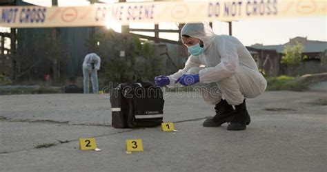 Escena Del Delito De Tráfico Y Persona Con Pruebas De Inspección De