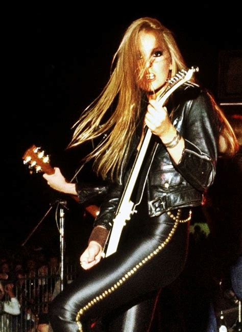 20 Amazing Photographs Of A Young Lita Ford On Stage From The 1970s And