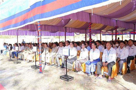 ឧបនាយករដ្ឋមន្ក្រីប្រចាំការ វង្សី វិស្សុត សម្ពោធដាក់ឱ្យប្រើប្រាស់អគារសិក្សា១ខ្នង មាន៥បន្ទប់