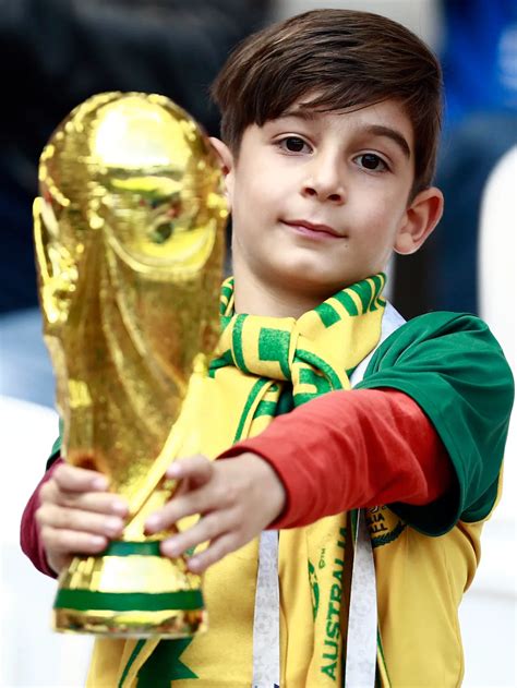 Sejarah Pembuat Hingga Filosofi Trofi Piala Dunia Pernah Dicuri