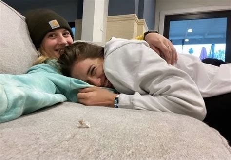 Pin By Aspen On Alexis Girlfriend Goals Cute Lesbian Couples Cute Couple Pictures