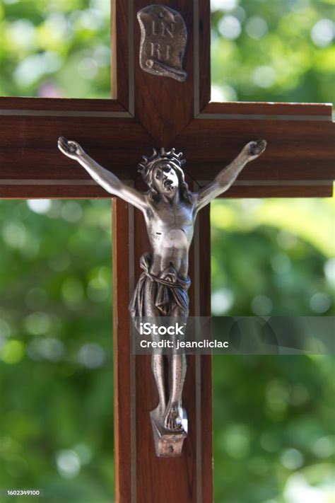 프랑스 가정에서 그리스도와 함께 십자가에 못 박히다 0명에 대한 스톡 사진 및 기타 이미지 0명 교회 기독교 Istock