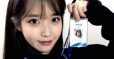 가수 아이유 4년 연속 참이슬 모델