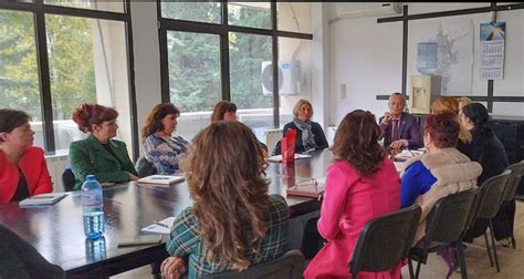 Онлайн вестник Струма Общество Кметът М Байкушев на среща с директорите на детски градини в