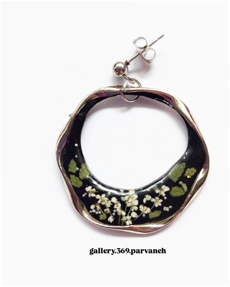 ‎رزین آرتیست ساخت زیورآلات و‌اکسسوری رزینی‎ ‎🪷ممنون میشم با لایک کردن ️ و گذاشتن کامنت 💬و