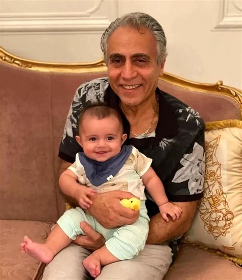 بیژن امکانیان در 70 سالگی دیدنی شد عکس با این کوچولوی بانمک دل همه را برد