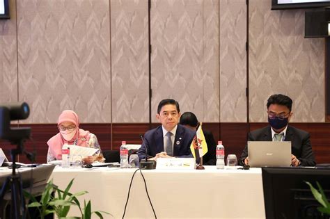 រដ្ឋមន្រ្ដីក្រសួងពាណិជ្ជកម្ម ដឹកនាំកិច្ចប្រជុំក្រុមប្រឹក្សាសហគមន៍សេដ្ឋកិច្ចអាស៊ានលើកទី២១