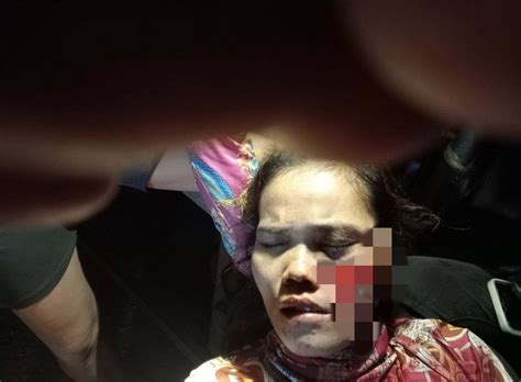 ជនសង្ស័យម្នាក់ទំនងជាជំងឺរើឡើងវិញយកកាំបិតកាប់ទៅលើអ្នកភូមិផ្អើលទាំងក្បាលល្ងាច សារព័ត៌មាន នគរវត្ត