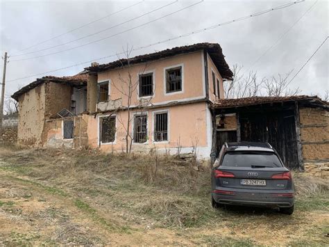 Къща вила Двуетажна къща 100 кв м РЗП 400 кв м двор Къщи Вили Отец Паисиево Къщата е