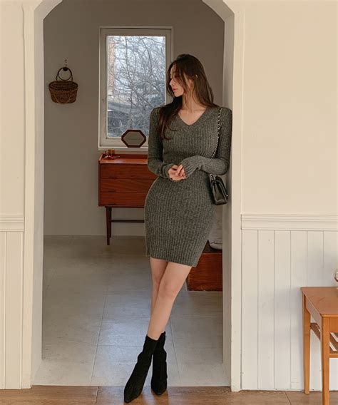 러브썸원 레느아 브이넥 슬림 골지 니트 미니 원피스 4차 재진행