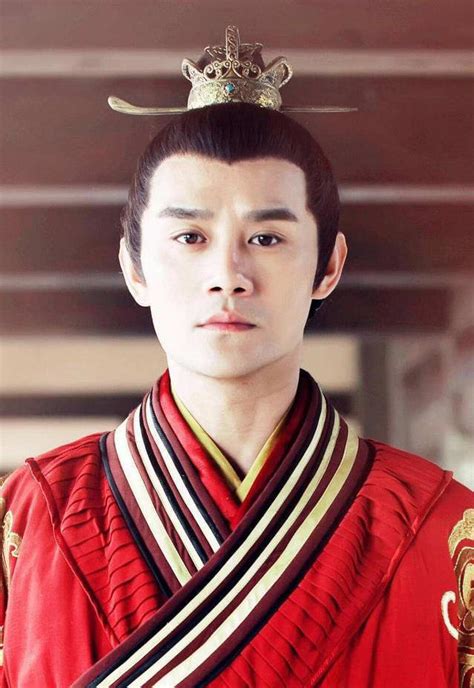 42岁王凯事业巅峰却单身，父亲去世后查出肺病，真相让人泪目