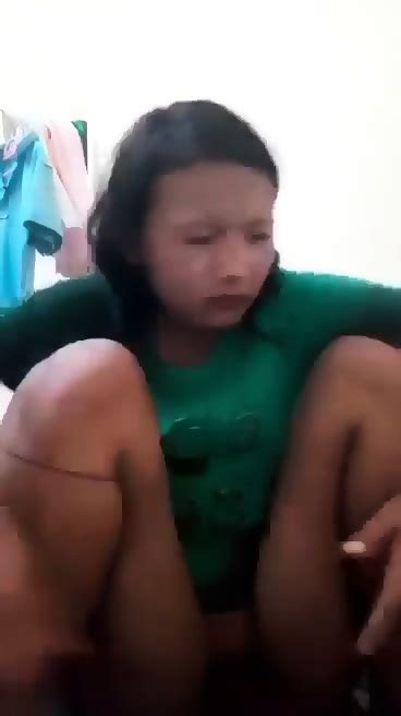 အင်္ကျီအစိမ်းလေးနဲ့ Eporner