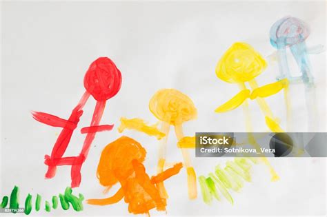 3 년 나무 테이블에 드로잉 행복 한 가족 그림을 아이 상위 뷰 근접 촬영 가족에 대한 스톡 사진 및 기타 이미지 가족