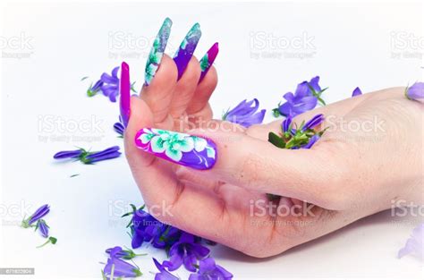 화려한 봄과 아름다운 여름을위한 꽃 꽂이로 장식 된 손톱 남자에 대한 스톡 사진 및 기타 이미지 남자 디자인 매니큐어 미용술 Istock